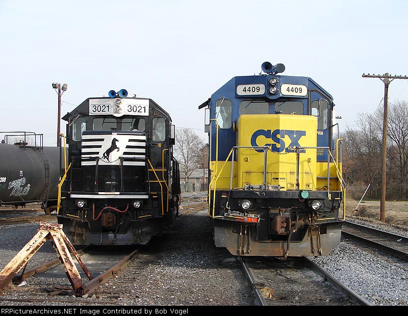 NS 3021 & CSX 4409